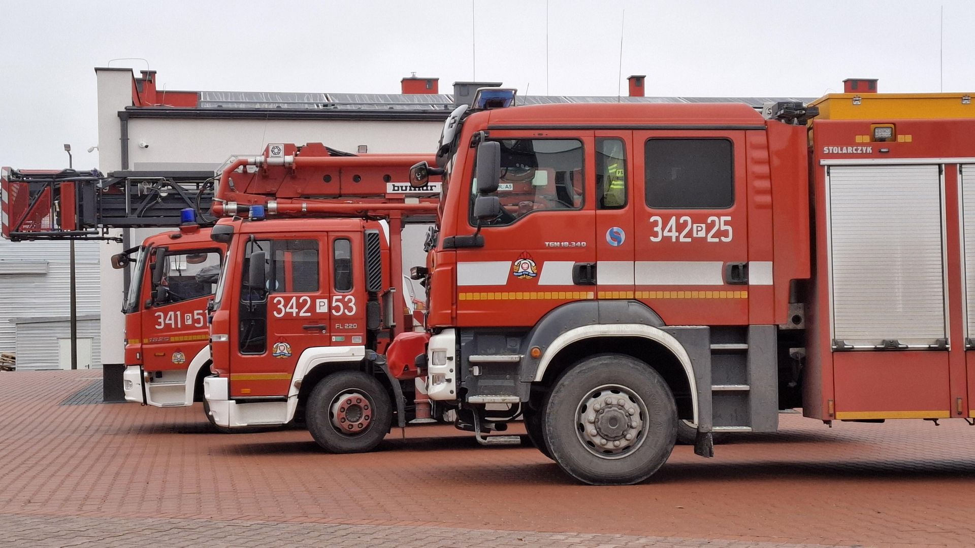 Kalisz. Pożar w zakładzie zajmującym się produkcją części lotniczych. Na szczęście nikomu się ...