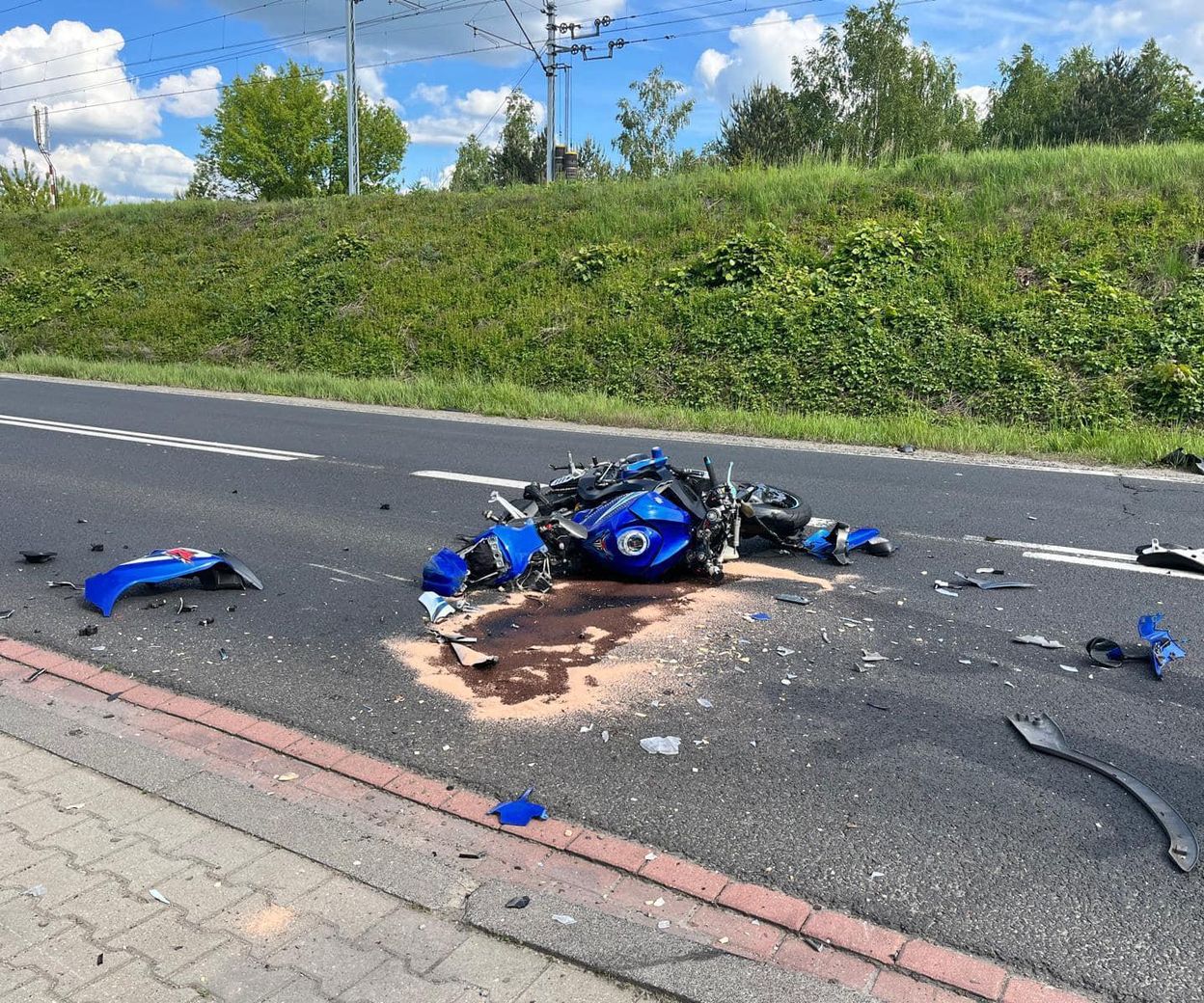 Tragedia na drodze pod Częstochową. Śmiertelne zderzenie busa z motocyklem na DK 46 - Śląskie ...