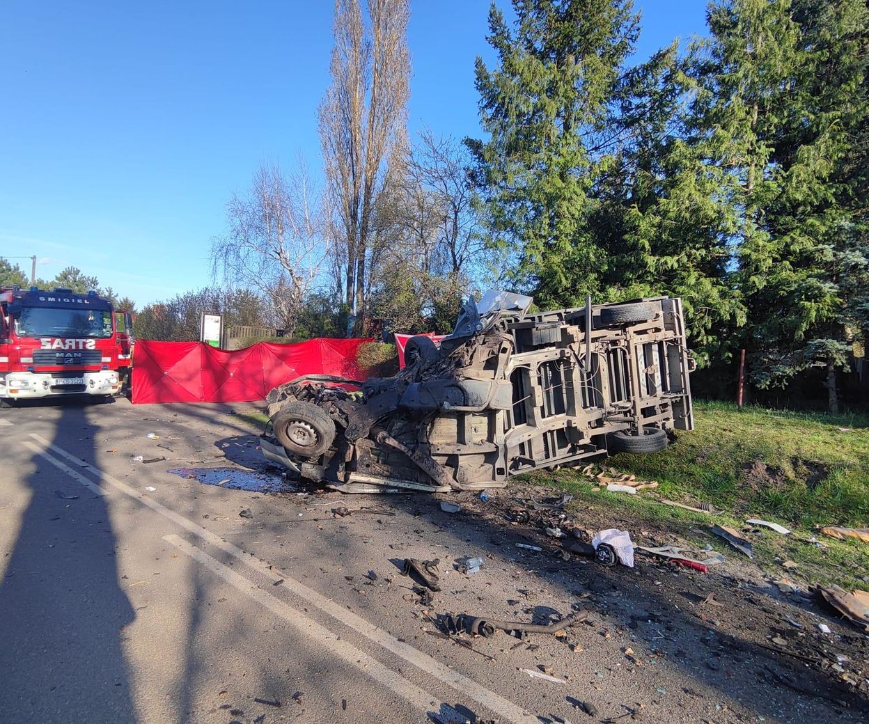 Tragiczny wypadek w Śmiglu. Nie żyje kierowca busa [ZDJĘCIA] - Leszno Radio ESKA