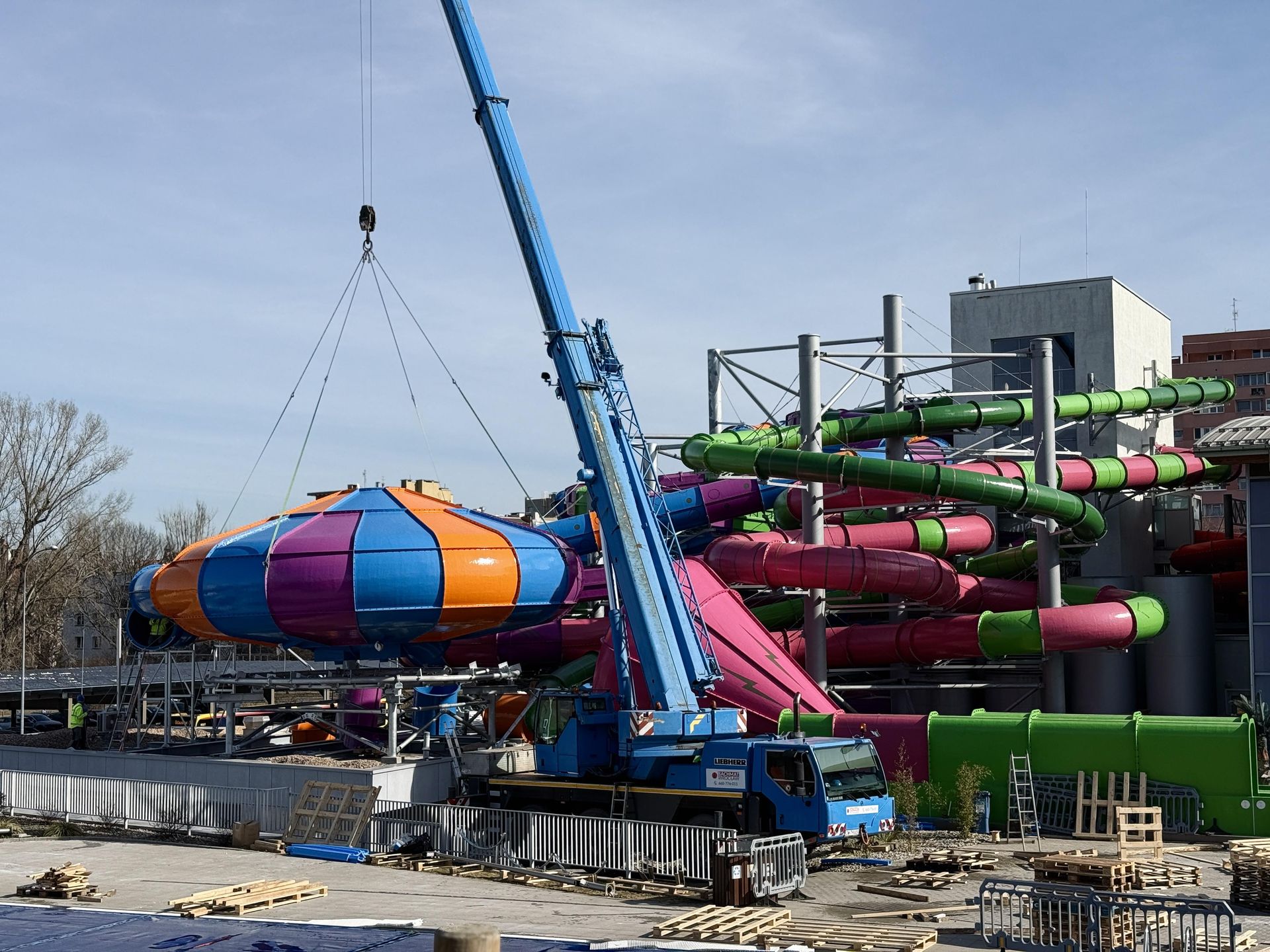 Nowa zjeżdżalnia w Aquaparku Wrocław. To "cebula" o średnicy 17 metrów! - Wrocław Radio ESKA