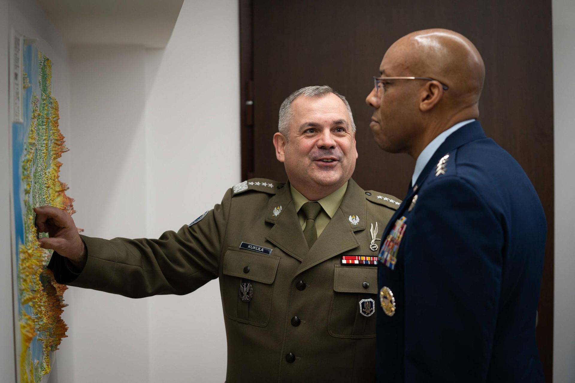 Gen. Kukuła tłumaczy się z kontrowersyjnej wypowiedzi... przez swoje ...