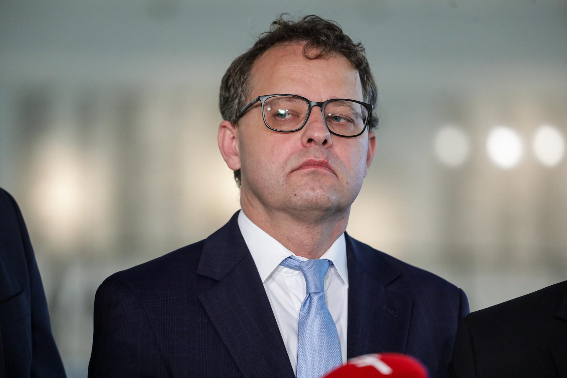 Z samego rana Marcin Romanowski pojawił się w prokuraturze! Po wyjściu ...