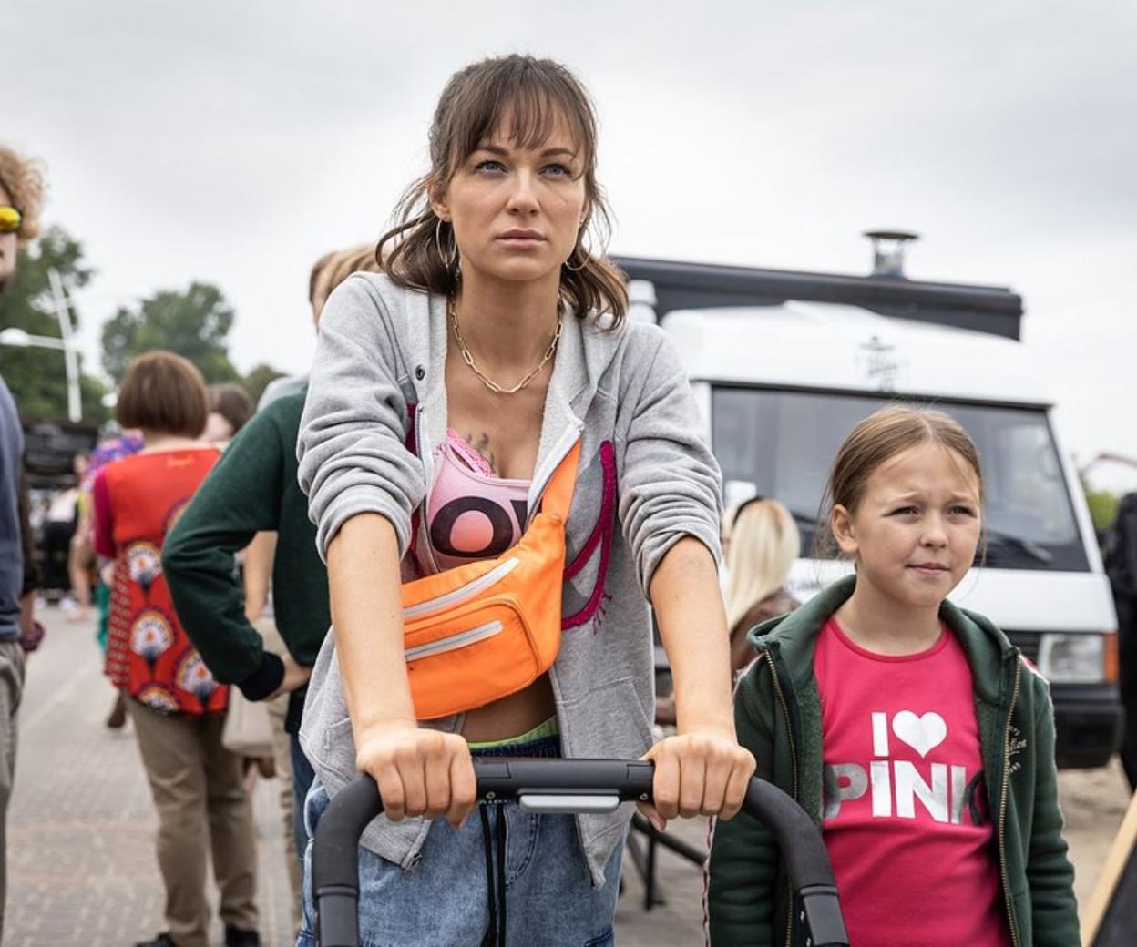 "PATI" - obsada. Kto gra w serialu z Olą Adamską? - ESKA.pl