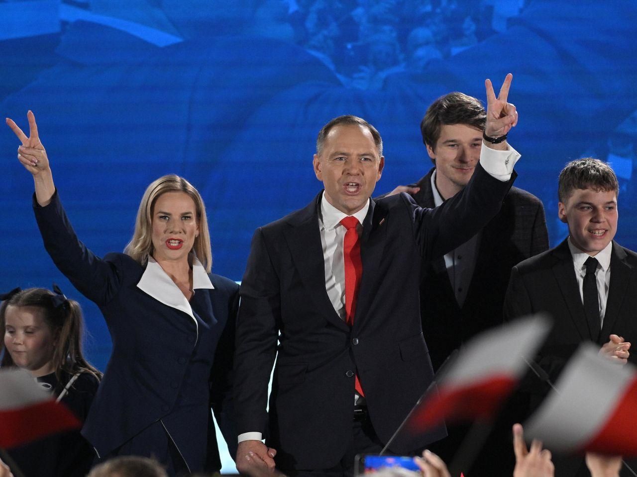 Ekspertka od stylu przeanalizowała Nawrockich. Jej uwagę zwrócił jeden ...