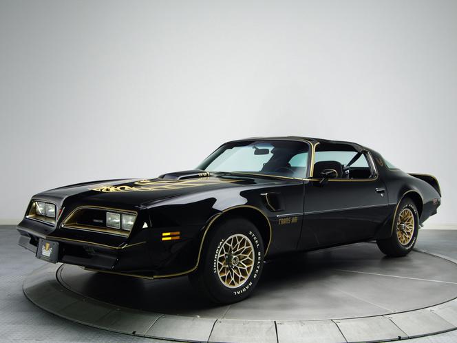 Pontiac Trans Am z filmu "Mistrz Kierownicy Ucieka sprzedany za fortunę ...
