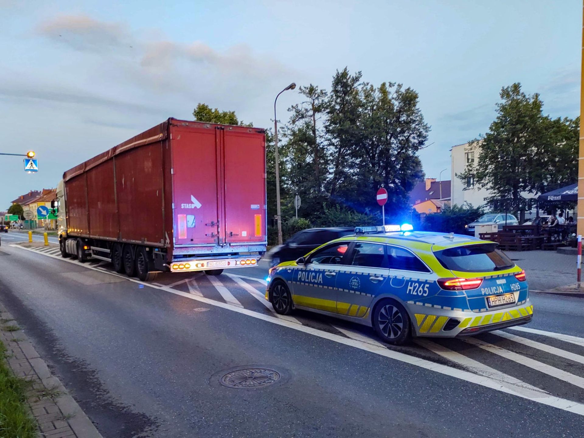 Pijany i bez prawa jazdy pędził przez miasto ciężarówką. Ledwo trzymał się na nogach - Warszawa ...