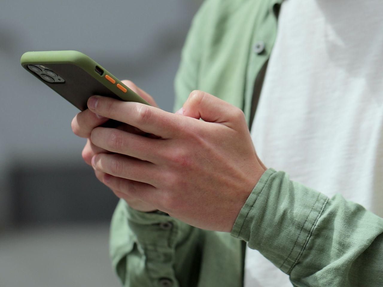 Fałszywe SMS-y z aplikacji banku. Uwaga na oszustów! - ESKA.pl