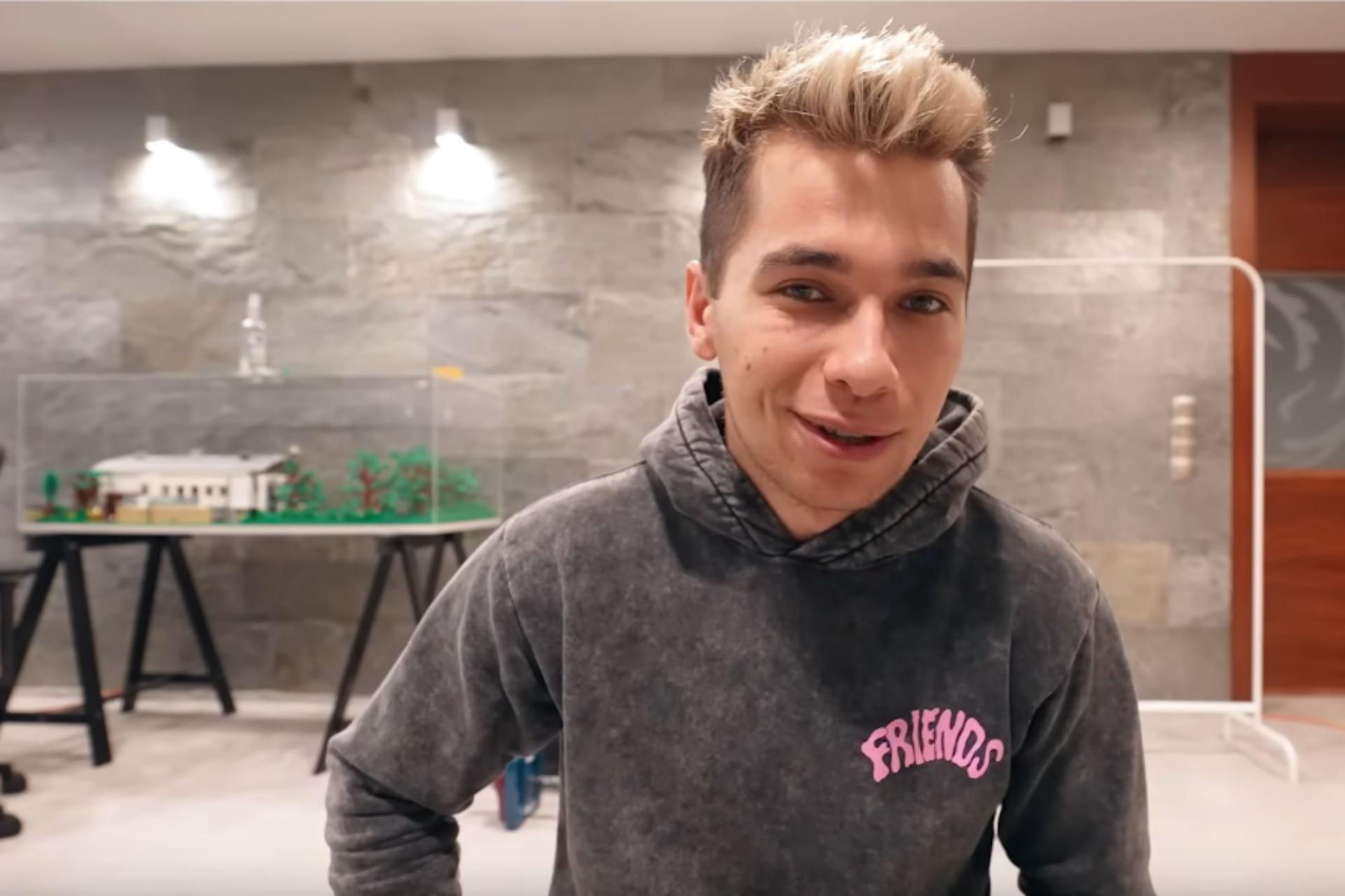 Friz pierwszy raz pokazał tajemniczy pokój. Wcześniej ukrywał to ...