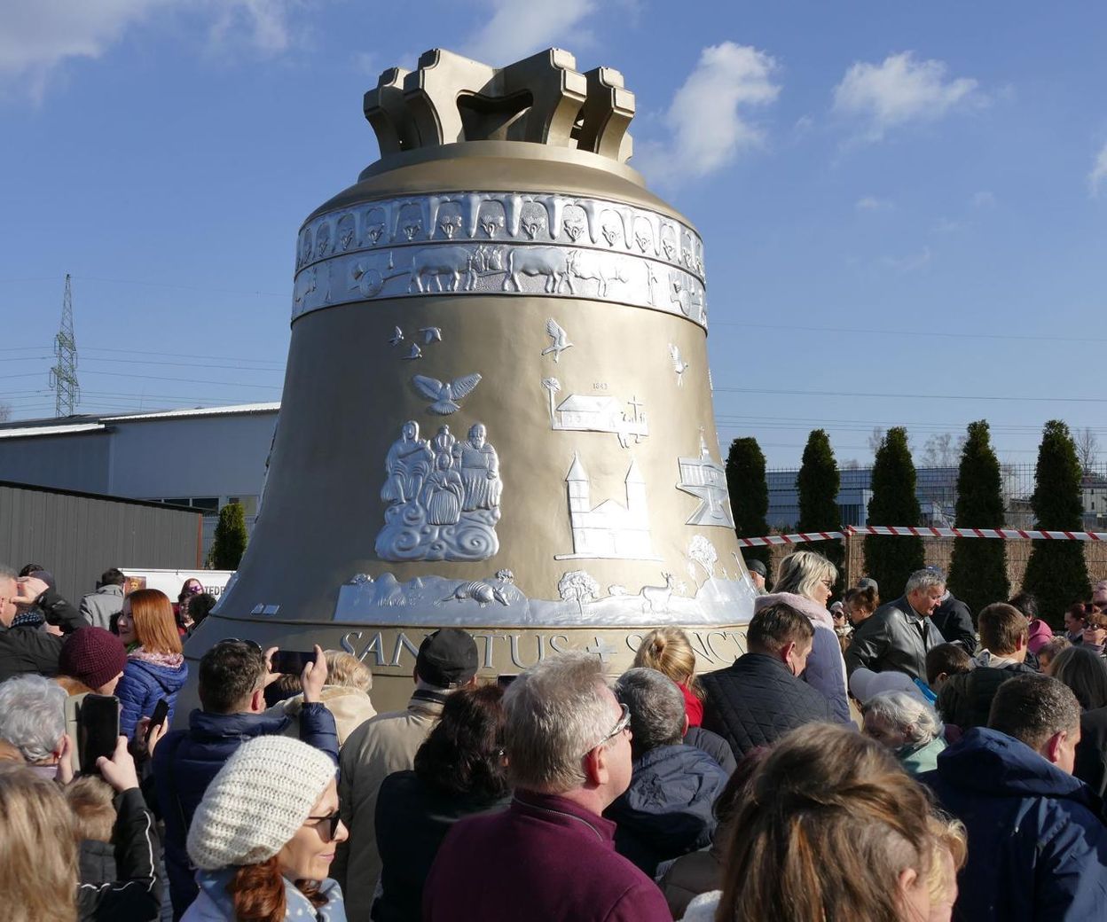 Największy dzwon świata Vox Patris ze Śląska wyrusza do Brazylii - Śląskie Radio ESKA