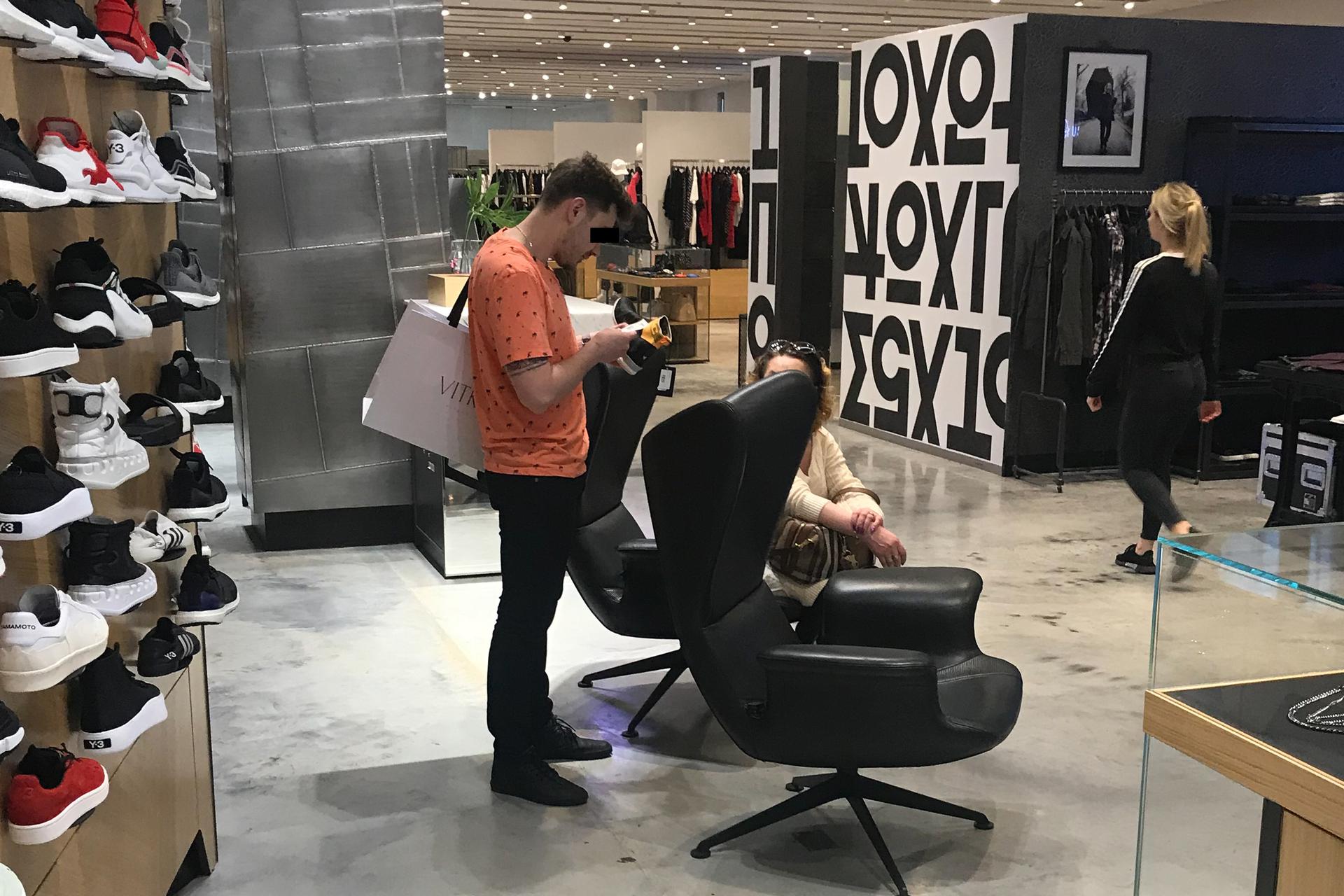 Syn Zenka pod okiem mamy kupił spodnie za 2 tysiące złotych! [ZDJĘCIA ...