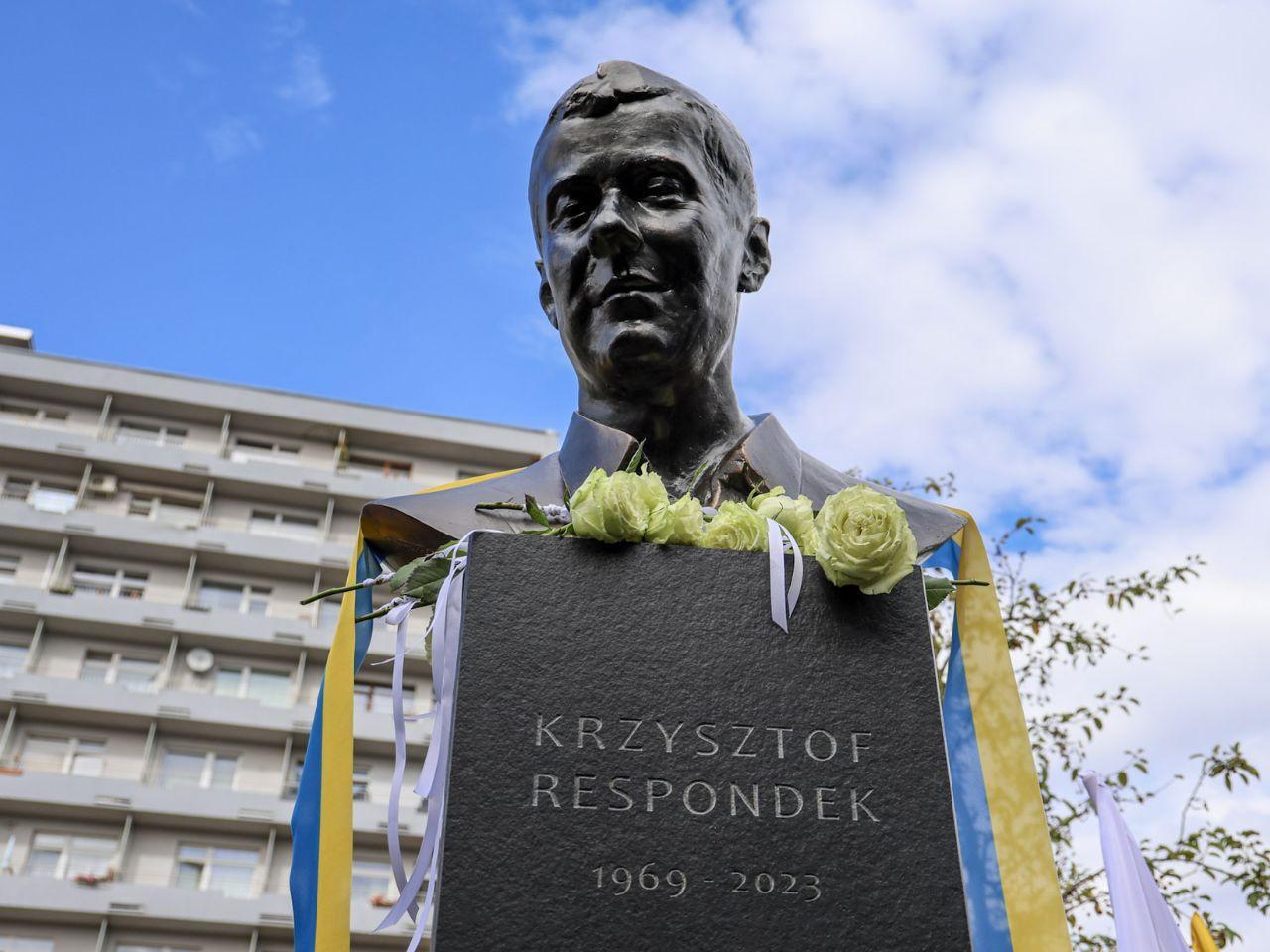 Katowice: upamiętnili Krzysztofa Respondka. Odsłonięto popiersie artysty - Śląskie Radio ESKA