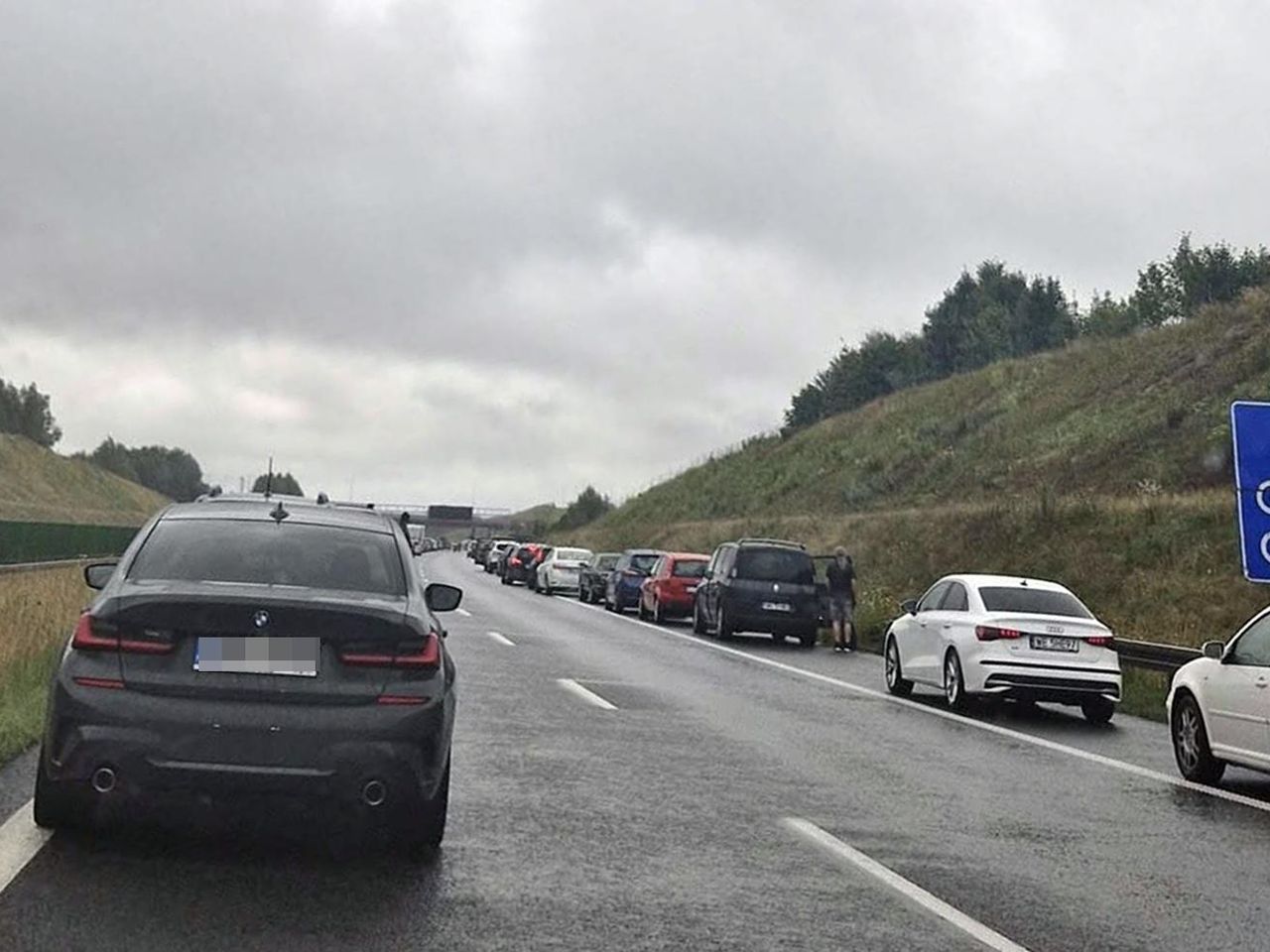 Wypadek na autostradzie A1. Kierowcy utworzyli korytarz życia - Śląskie Radio ESKA