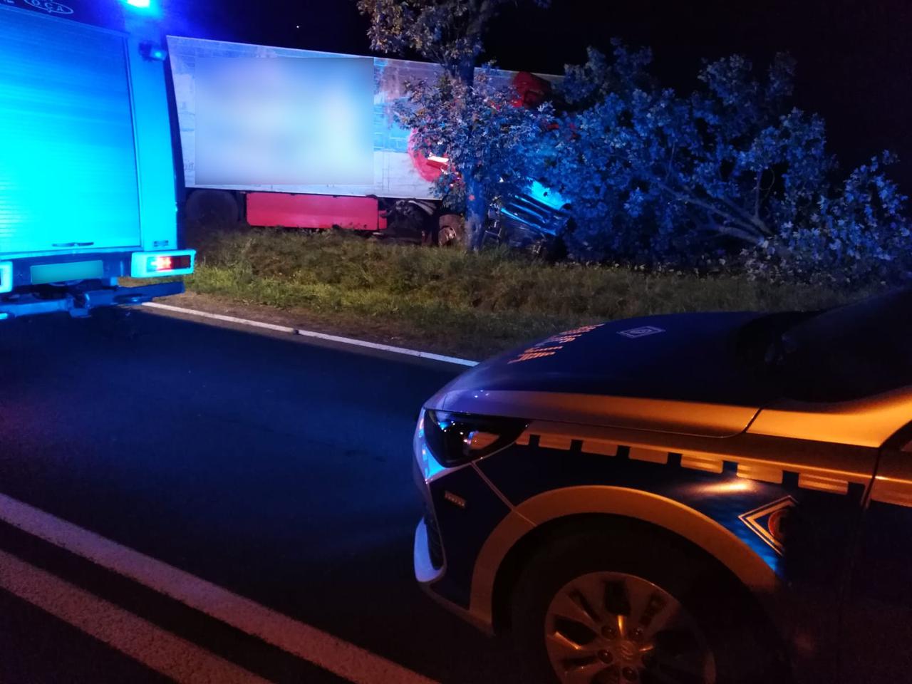 Tragiczny wypadek w Brzeźnie. Straszna śmierć młodego kierowcy! Drugi ... Tragiczny wypadek w Brzeźnie. Straszna śmierć młodego kierowcy! Drugi ...