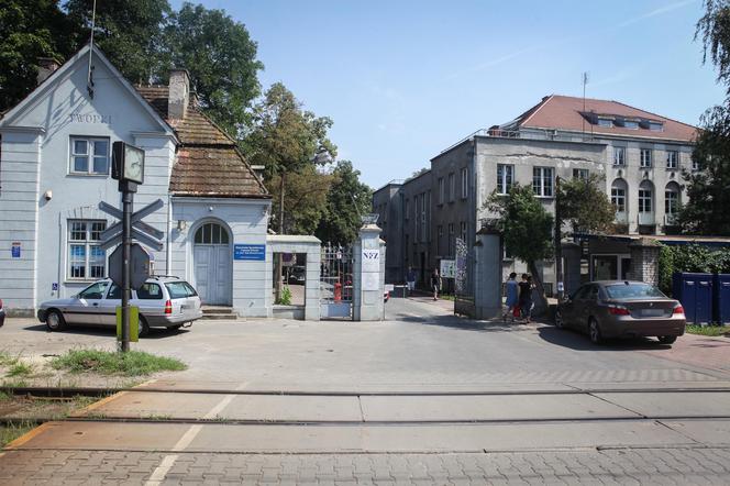Szpitale psychiatryczne poza siecią. Zamkną Tworki? - Super Express