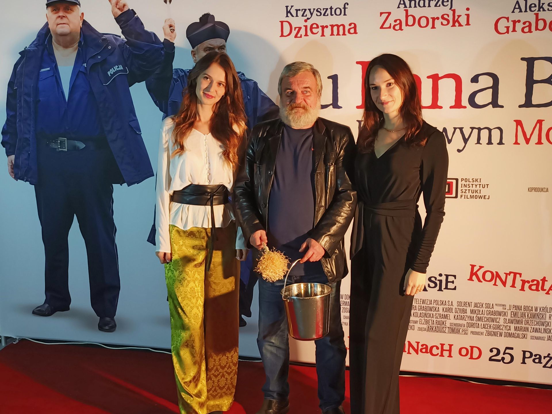 Tłumy na premierze filmu "U Pana Boga w Królowym Moście" [ZDJĘCIA ...