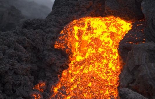 Podłoga to gorąca lawa - nowa gra Hot Lava. O co chodzi? - Super Express