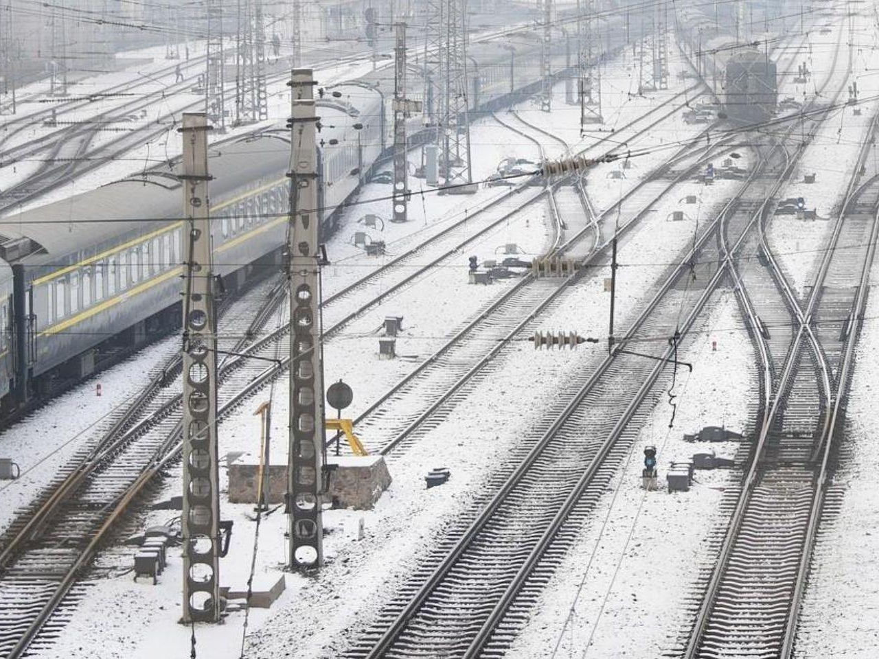Warszawa: Poważne utrudnienia w kursowaniu pociągów! Ponad dwie godziny ...