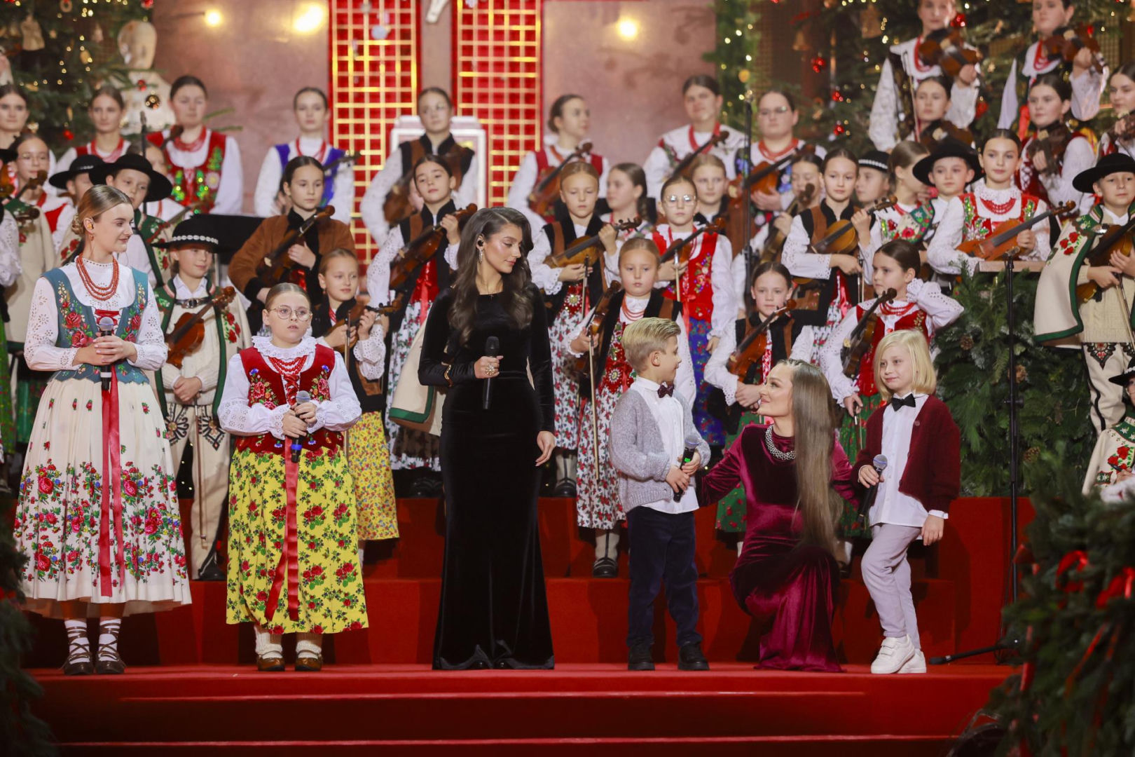 Kolędy w TV 2025. Program koncertów na Wigilię i Boże Narodzenie ...