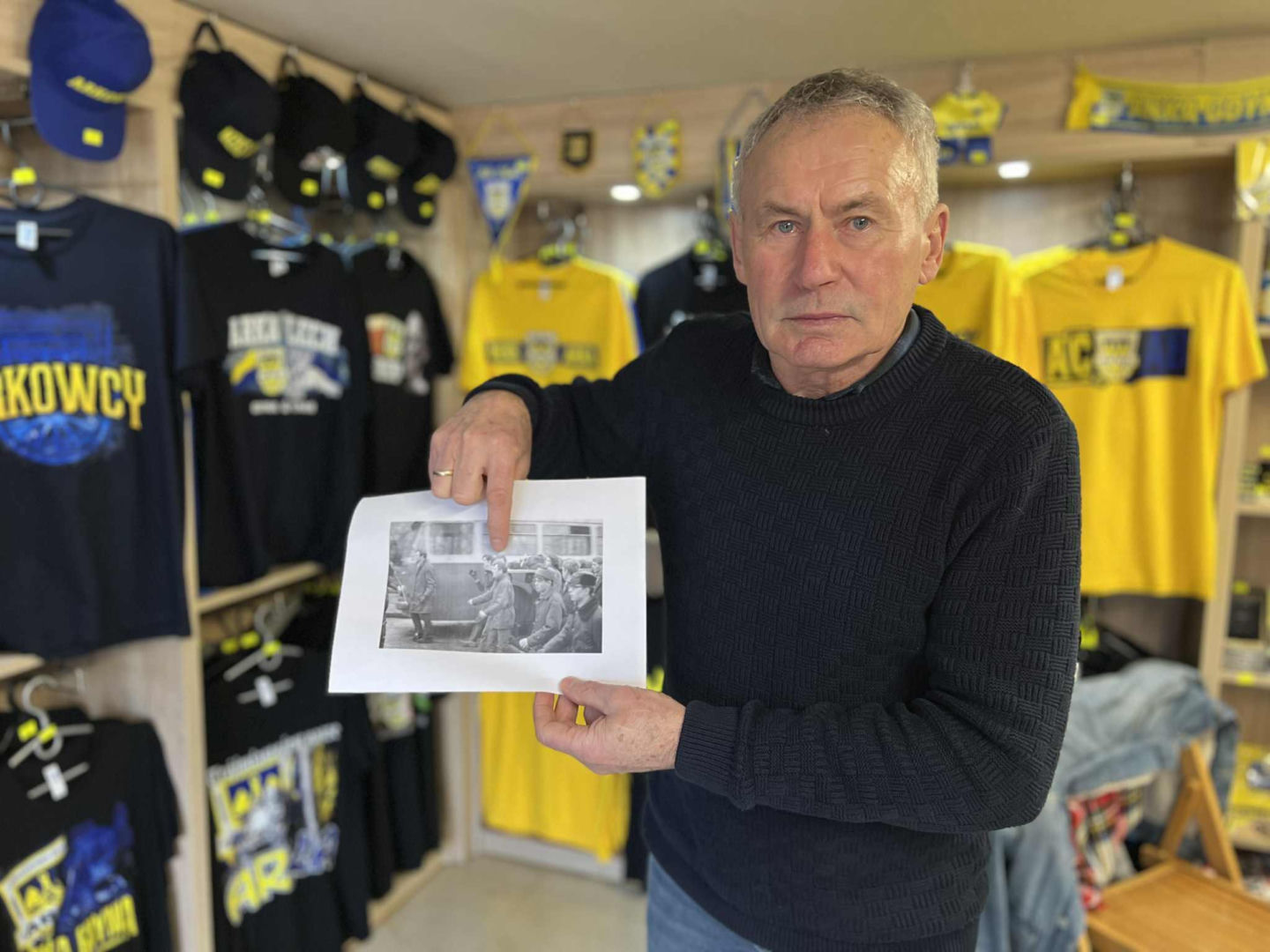 Grudzień '70. To on niósł na drzwiach Janka Wiśniewskiego. Przejmująca ...