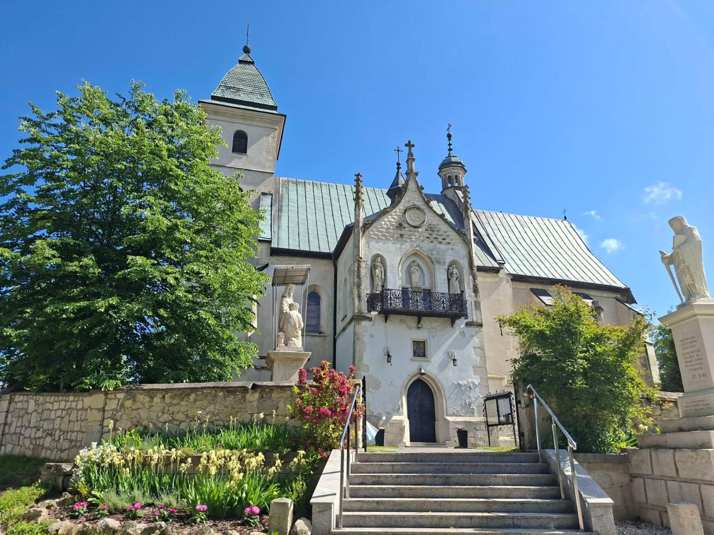 Nazwa tej świętokrzyskiej wioski zmieniała się aż 7 razy. Dziś zabytki ...