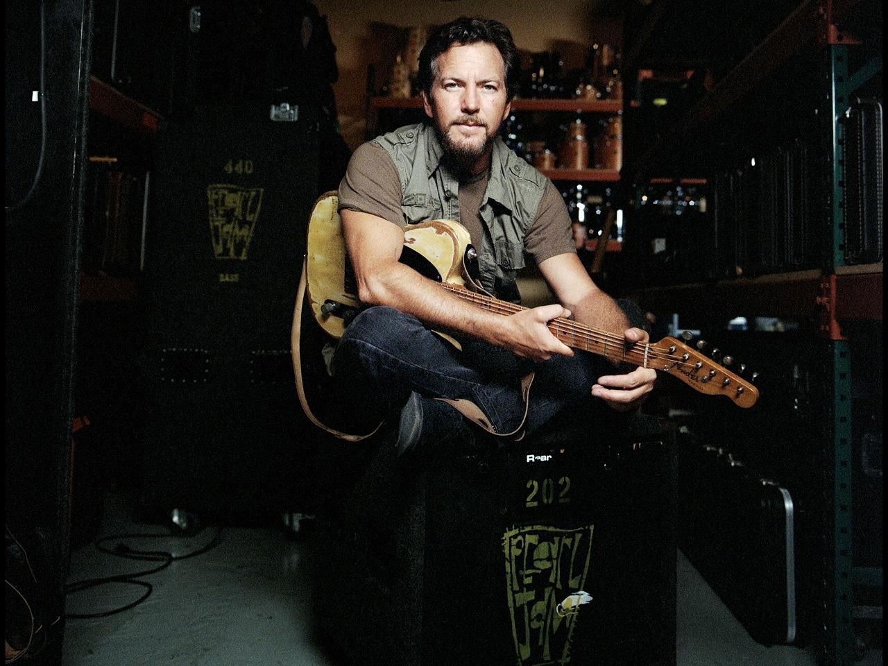 Eddie Vedder debiutuje nowym utworem! Wokalista Pearl Jam zaśpiewał dla ...
