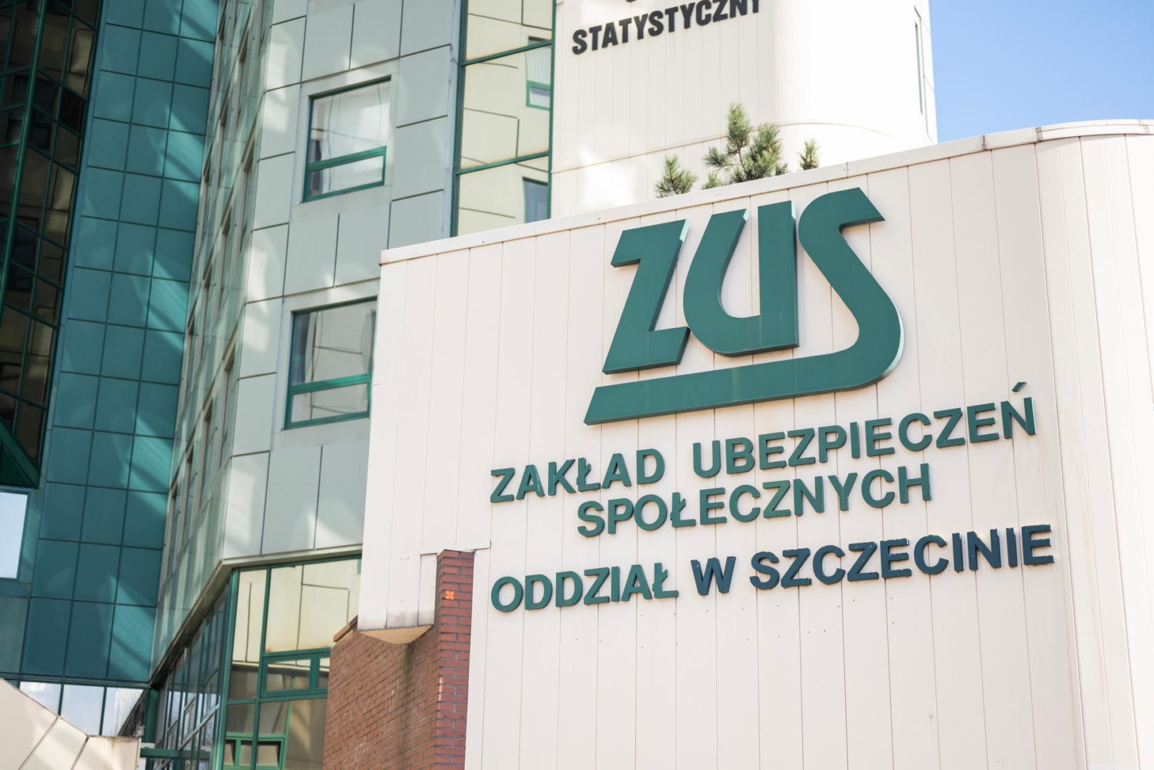 Koniec emerytury do ręki. ZUS szykuje wielką zmianę - Super Biznes