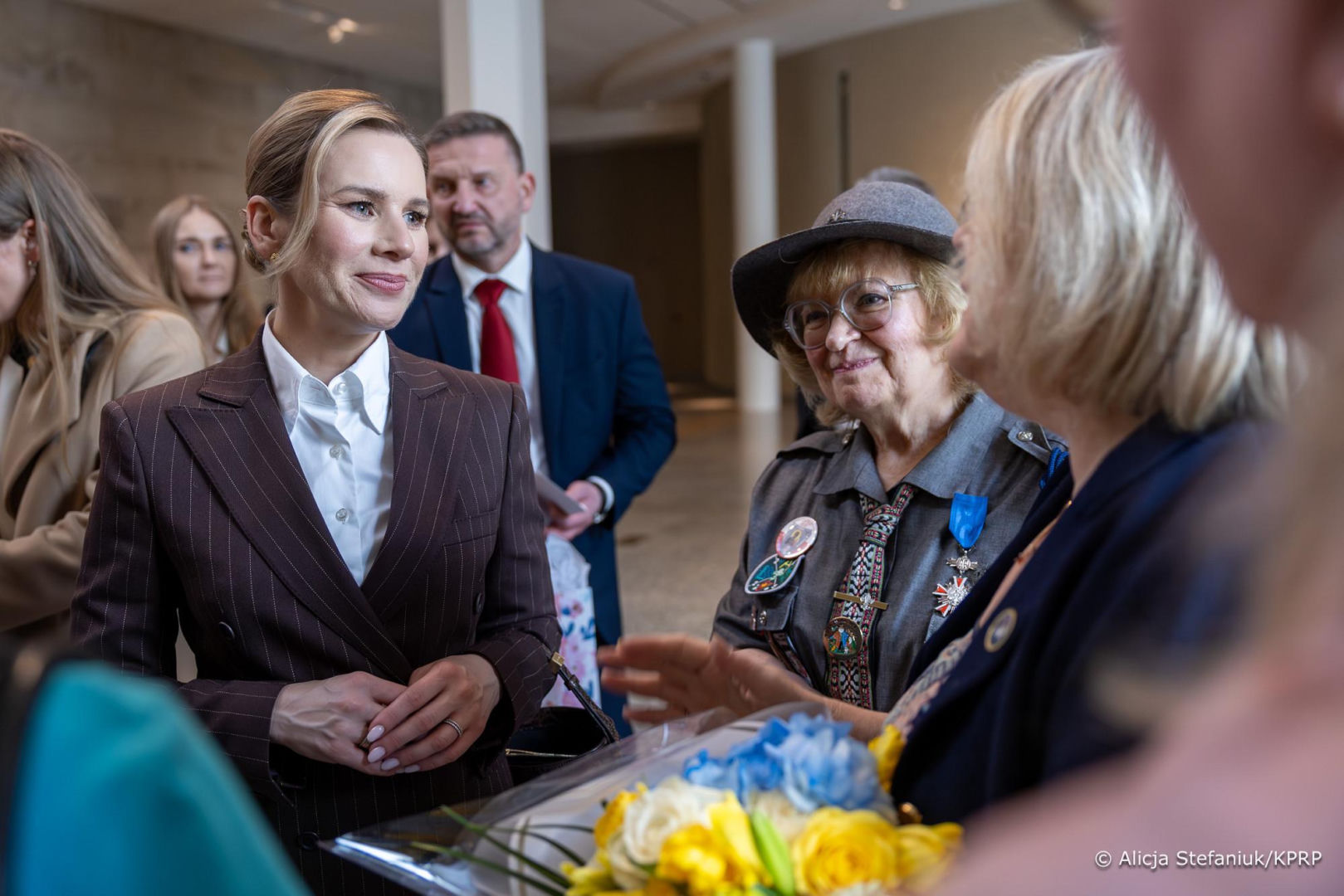 Elegancka Marta Nawrocka w USA. Postawiła na klasyki: beż i brąz. Ale ...