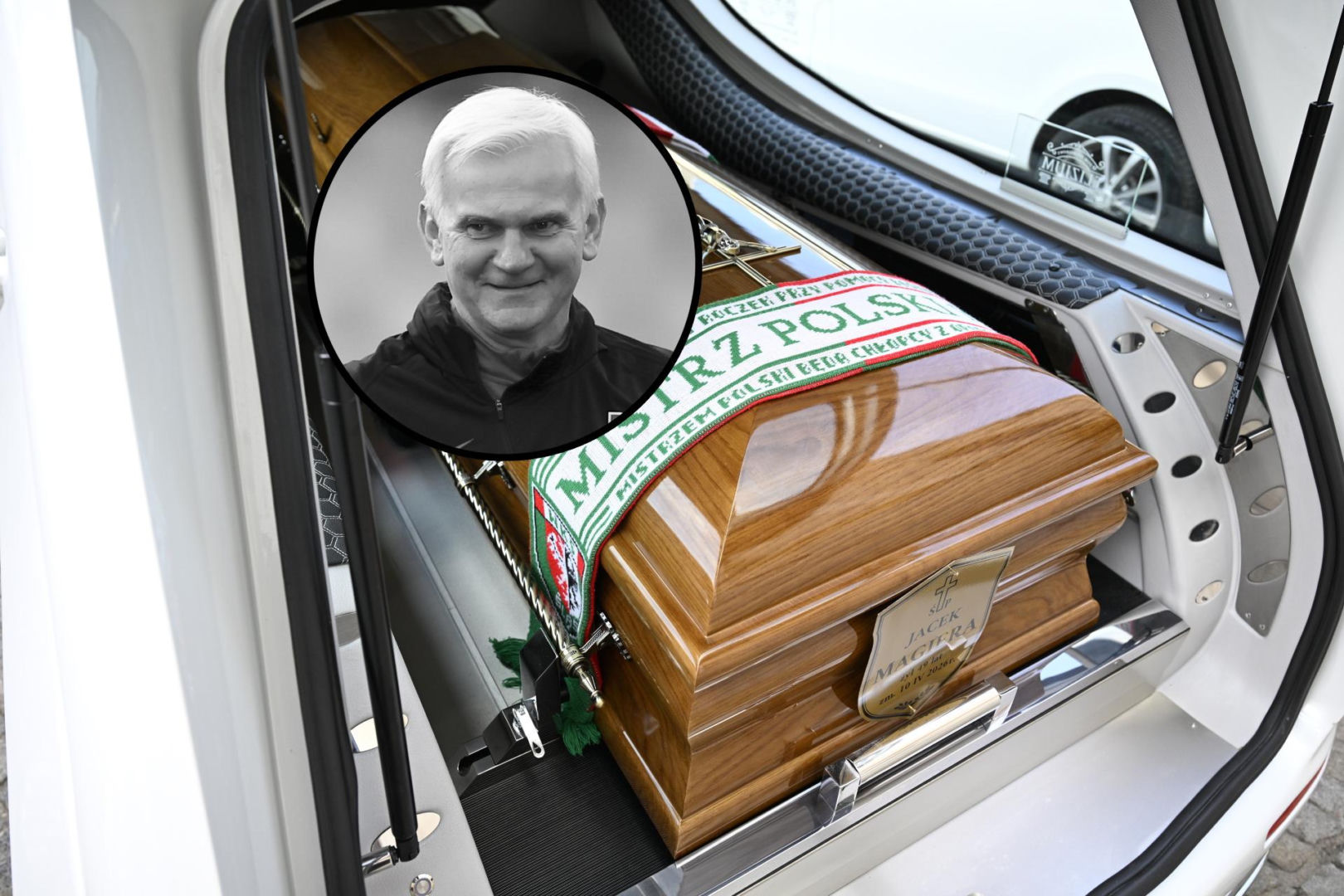 Pogrzeb Jacka Magiery. Pierwsze zdjęcia z uroczystości. Legendy wśród ...